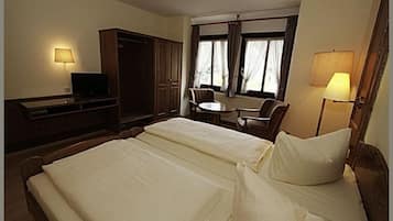 Quarto casal | Ferros/tábuas de passar roupa, berços grátis