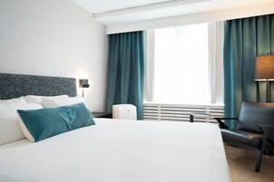 Quarto, 1 cama King | Roupas de cama premium, camas com colchões pillow-top