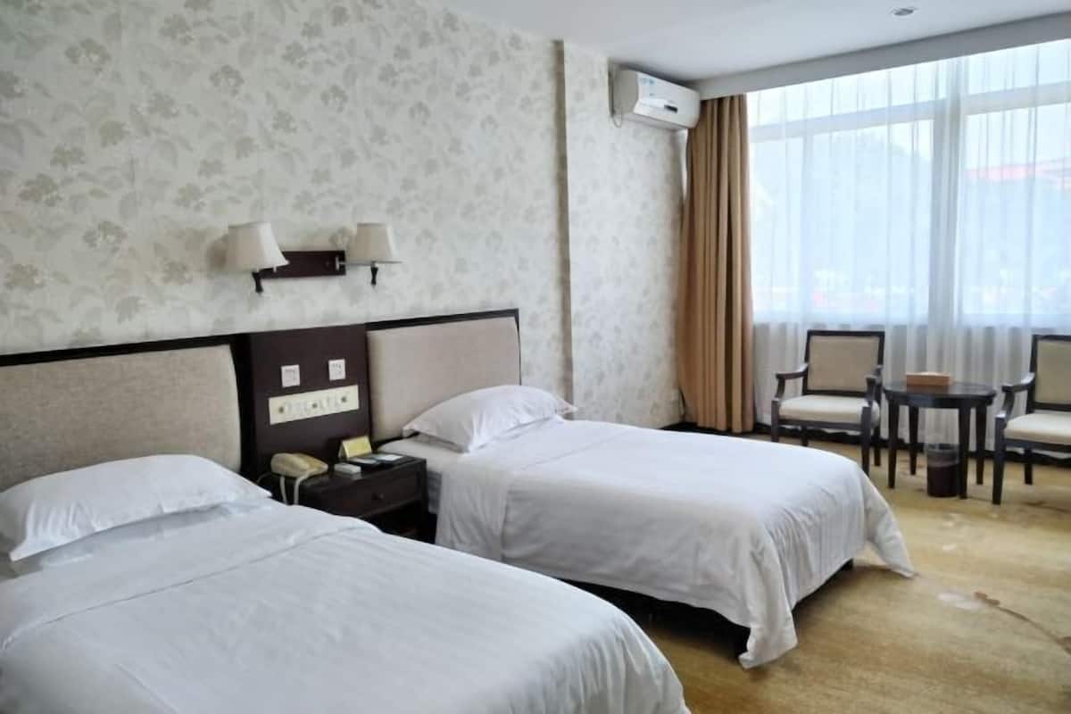 Minibar, cofre no quarto, despertadores