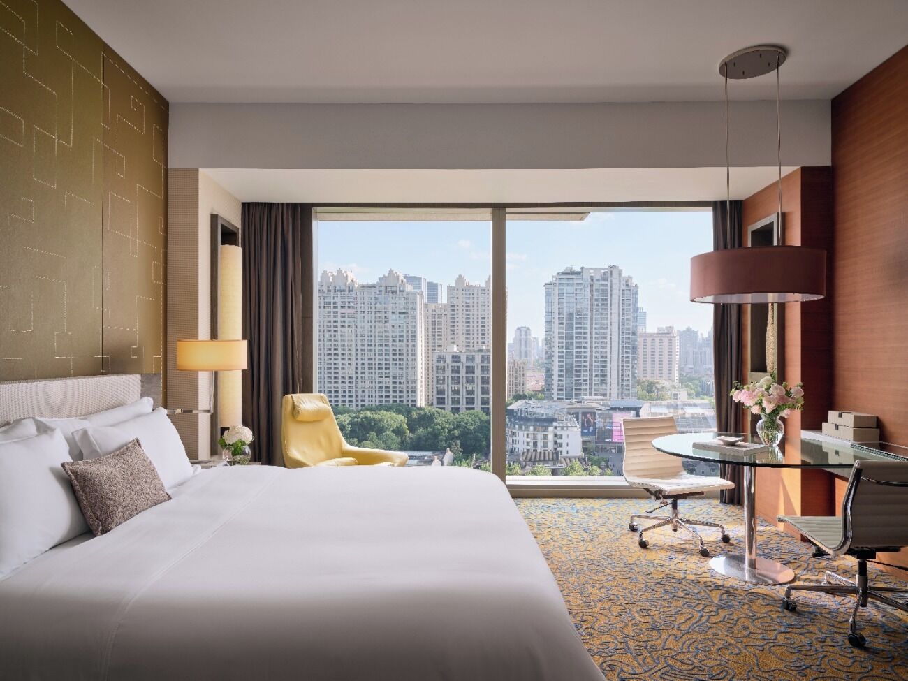 Quarto Premier, acesso à piscina, Vista para a cidade | Roupa de alta qualidade, edredões de penas, cofre no quarto 