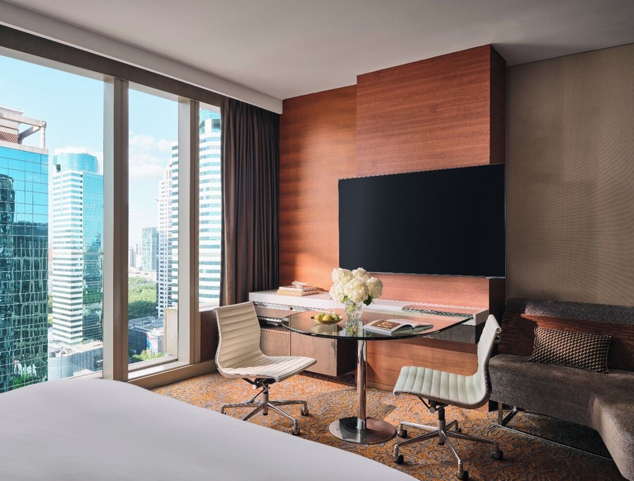 Roupa de alta qualidade, edredões de penas, cofre no quarto 