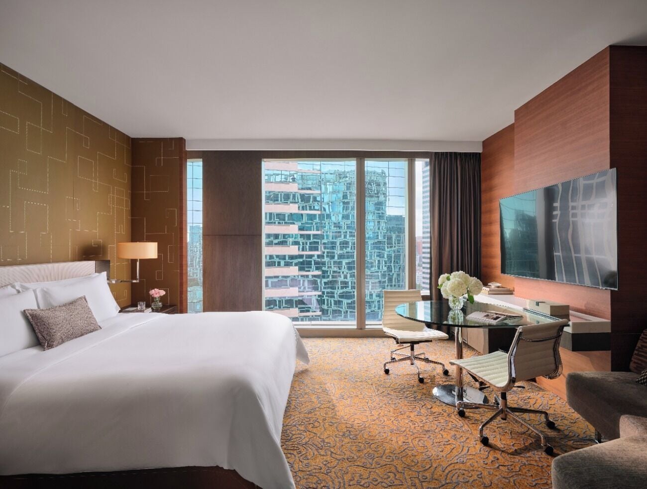 Roupa de alta qualidade, edredões de penas, cofre no quarto 