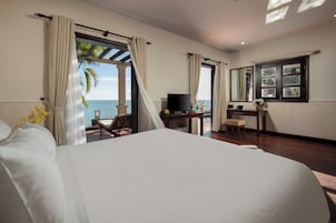 Villa Deluxe, 3 quartos, piscina privativa, em frente à praia | Minibar grátis, cofre no quarto, secretária, quartos insonorizados
