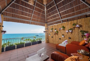 Tratamentos corporais, massagens na praia, esfoliações corporais