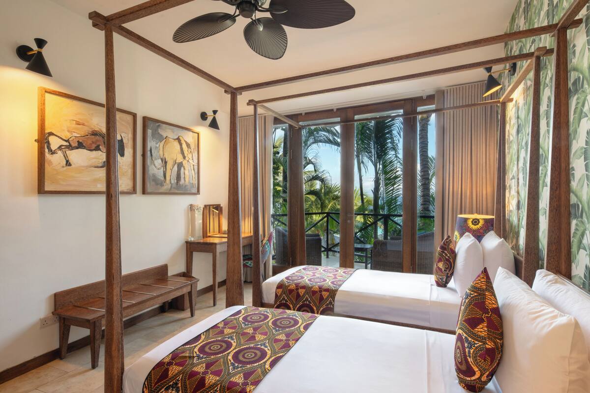 Twin Room, Sea View | Lençóis de algodão egípcio, roupa de alta qualidade, minibar 