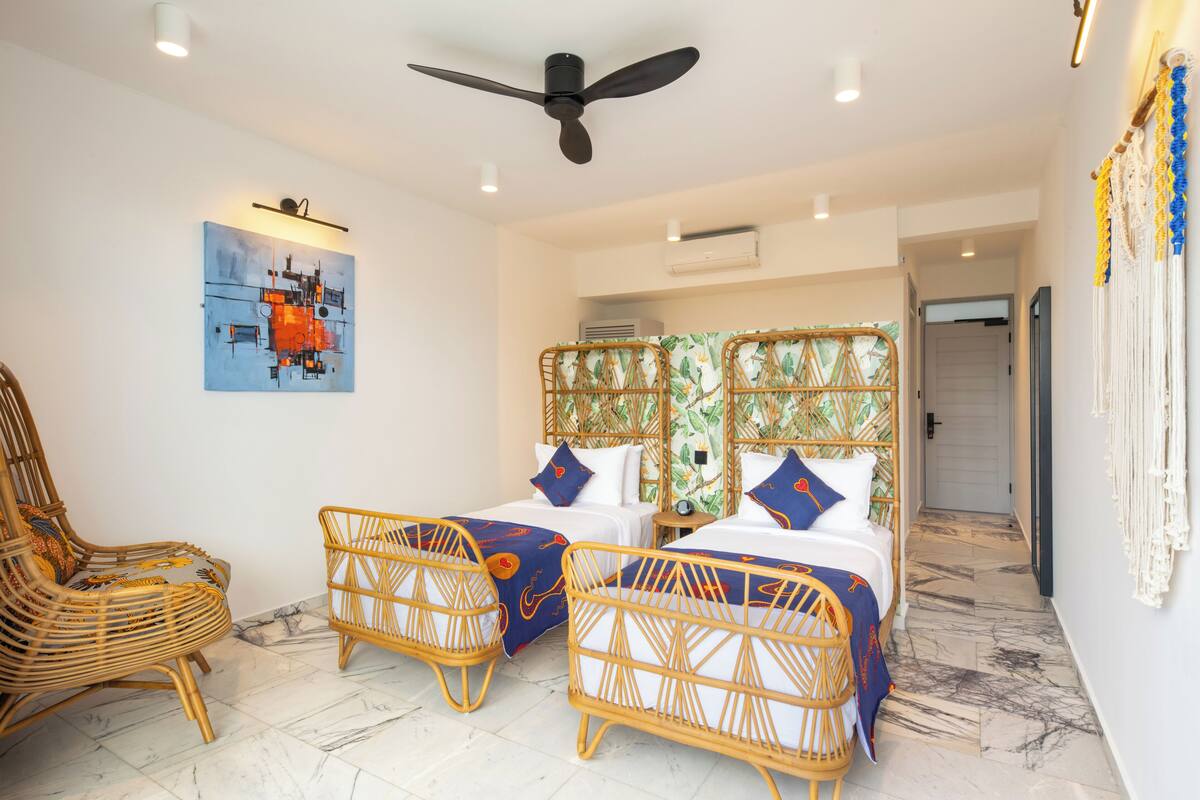 Twin Room, Garden View | Lençóis de algodão egípcio, roupa de alta qualidade, minibar 