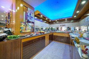 Serviço de café da manhã, restaurante ao ar livre 