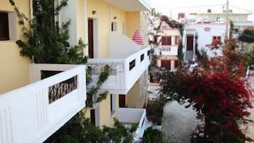 One Bedroom Apartment for 4 people | Varanda