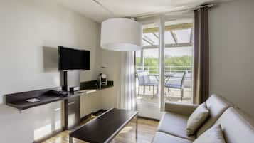 Quarto executivo, 1 cama Queen, para não fumantes, terraço | Cofres nos quartos, escrivaninha, espaço de trabalho para notebook