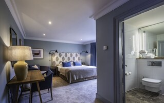 Quarto Duplo ou Twin Superior | Roupa de alta qualidade, minibar, cofre no quarto, secretária 