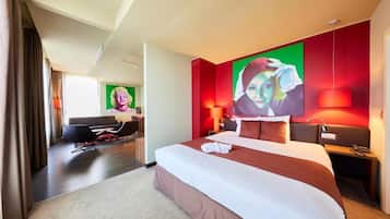 Suite Júnior, 1 cama king-size, não fumadores | Cofre com capacidade para portátil, secretária