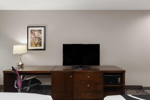 Quarto, 2 camas queen-size, não fumadores | Roupa de alta qualidade, camas de colchão pillowtop, secretária 