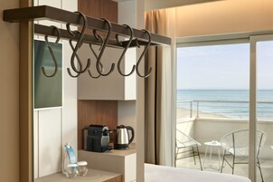 Minibar, cofre no quarto, secretária, quartos insonorizados 