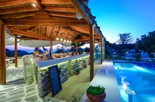 Bar junto à piscina