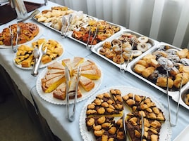Pequeno-almoço tipo buffet diário mediante uma taxa 
