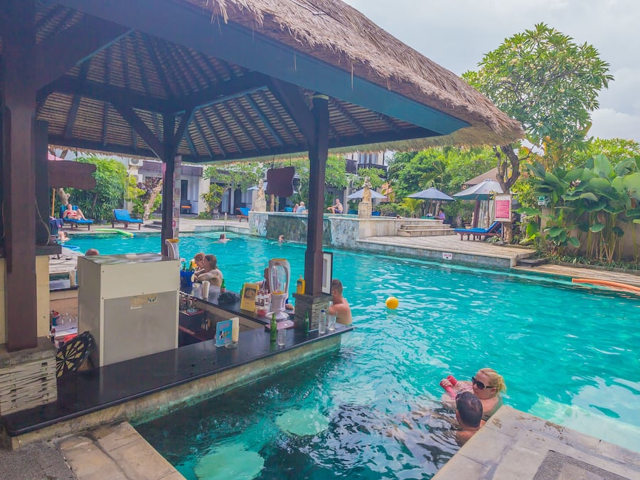 2 bares/lounges, bar ao lado da piscina