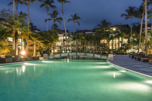 3 piscinas exteriores, espreguiçadeiras