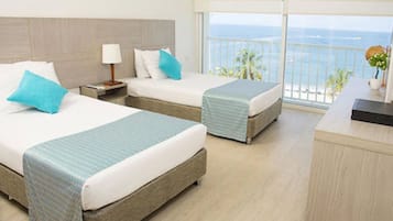 Frigobar, cofres nos quartos, escrivaninha, quartos à prova de som