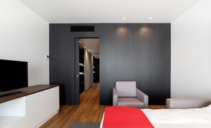 Suíte júnior, vista para a montanha | Frigobar, cofres nos quartos, escrivaninha, quartos à prova de som