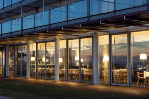 Fachada do alojamento (tarde/noite)