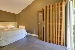 Duplex superluxo, 2 quartos, sacada | Frigobar, cofres nos quartos, ferros/tábuas de passar roupa