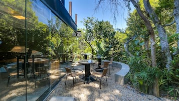 Pequeno-almoço tipo buffet diário incluído