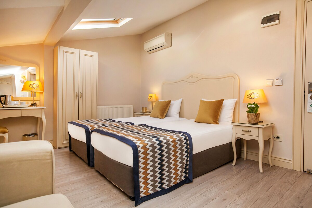 Raymond Hotel Reviews, Deals & Photos 2023 - Expedia