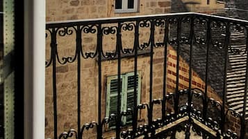 Apartamento superluxo, 2 quartos, sacada | Vista para a cidade