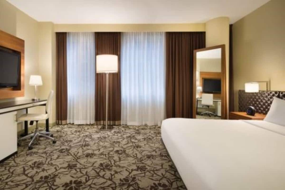 Quarto Executivo, 1 cama king-size | Roupa de alta qualidade, cofre no quarto, secretária, Wi-fi grátis