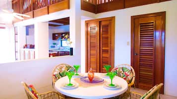 Suite, 2 quartos | Refeições no quarto