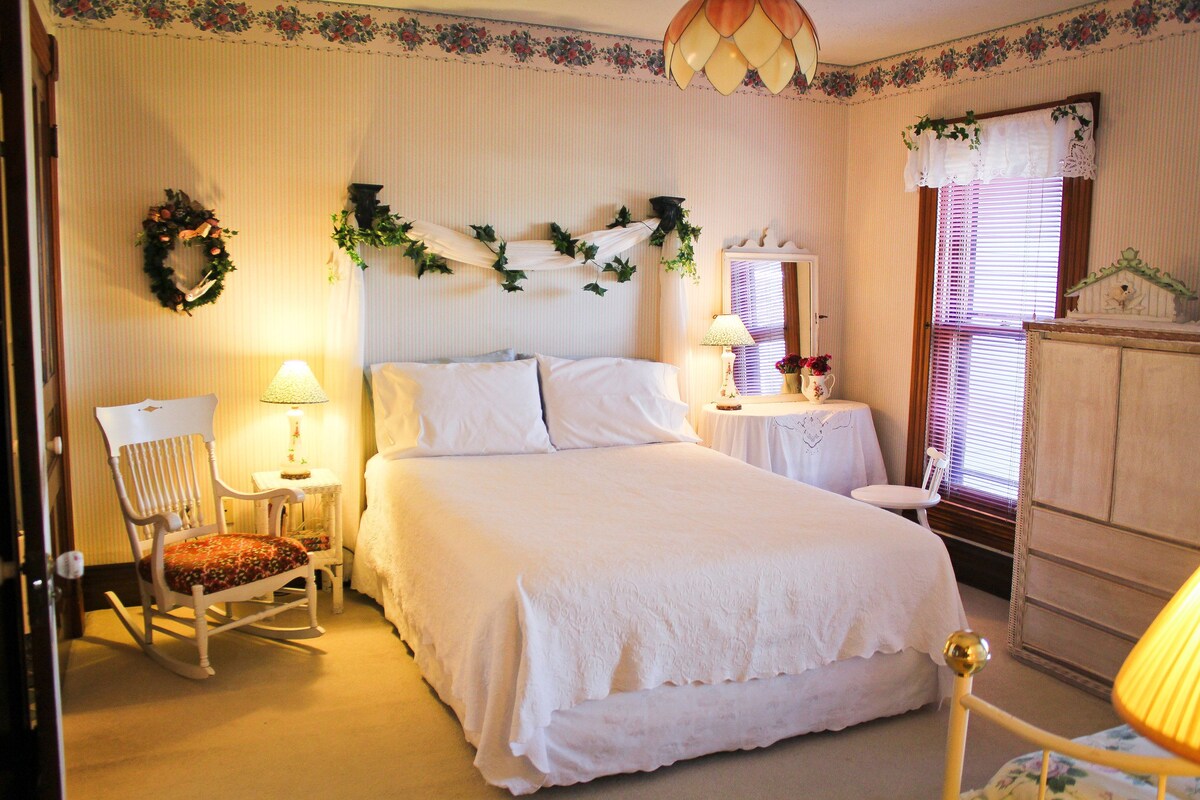 Victorian Rose Garden (Bed And Breakfast) Reviews, Deals & Photos 2026 ...