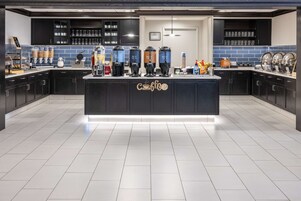 Pequeno-almoço tipo buffet diário incluído 