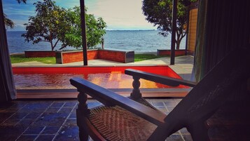 Villa, piscina privativa, vista para o lago | Vista do quarto