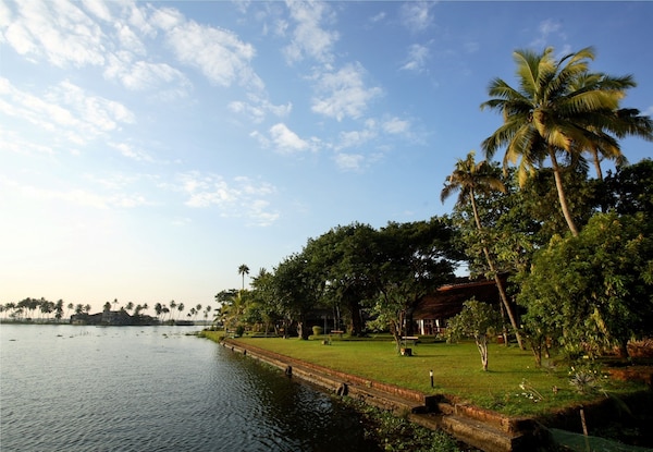 Punnamada Resorts - Alappuzha
