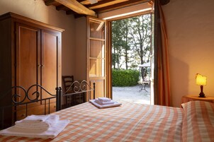 Apartamento Comfort, 2 quartos, vista para o jardim, no rés do chão | Camas de colchão viscoelástico, com decoração personalizada 