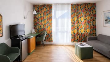 Quarto Duplo | Cofre no quarto, secretária
