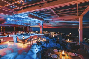 5 restaurantes, pequenos-almoços servidos, cozinha asiática 