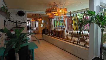 Piscina interior, piscina exterior, espreguiçadeiras