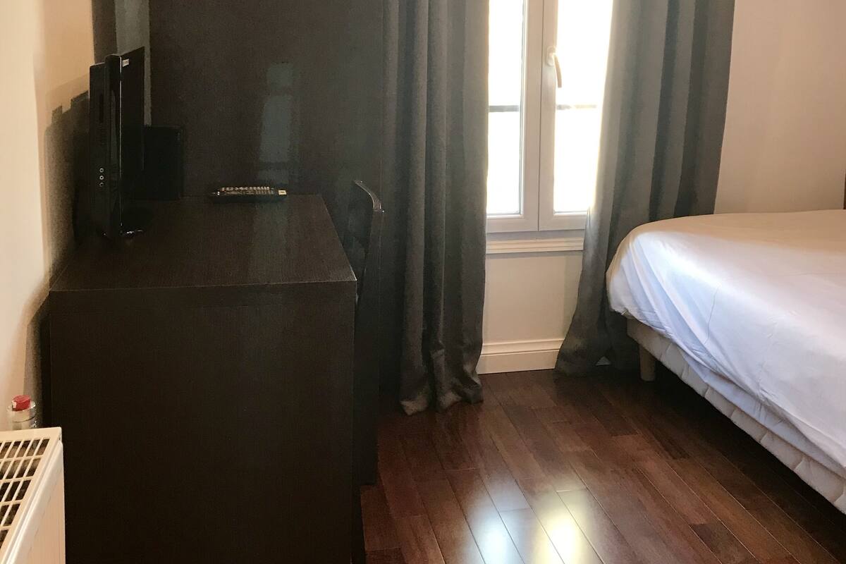 Quarto Individual | Cofre no quarto, secretária, Wi-fi grátis