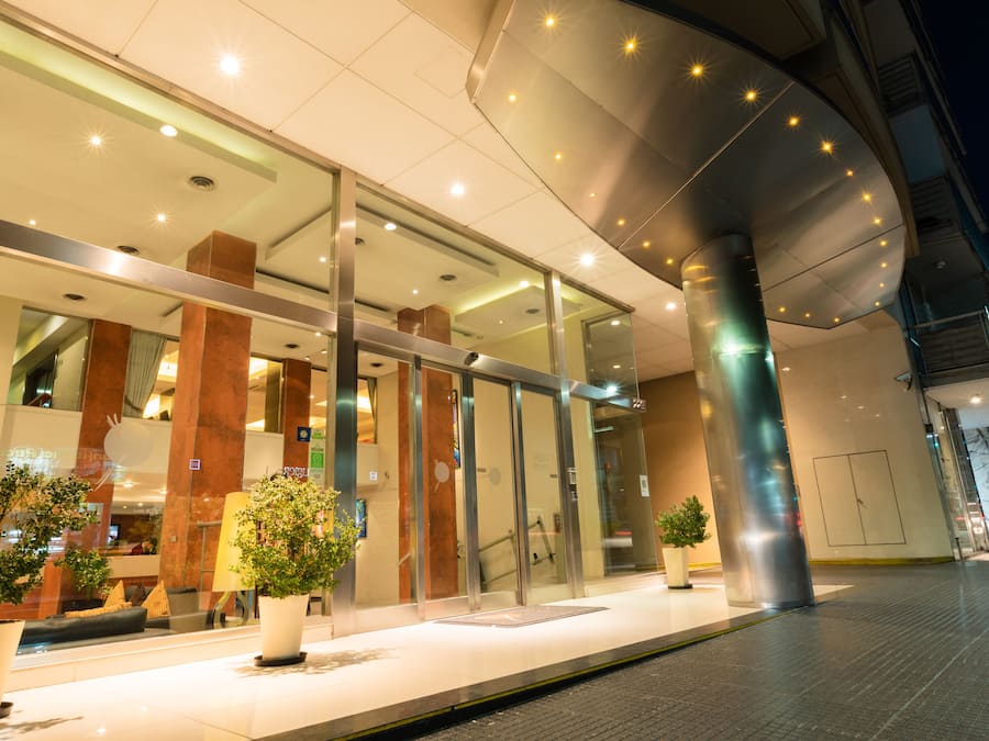 Fachada do alojamento (tarde/noite)