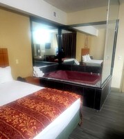 Escrivaninha, cortinas blackout, Wi-Fi de cortesia, roupa de cama