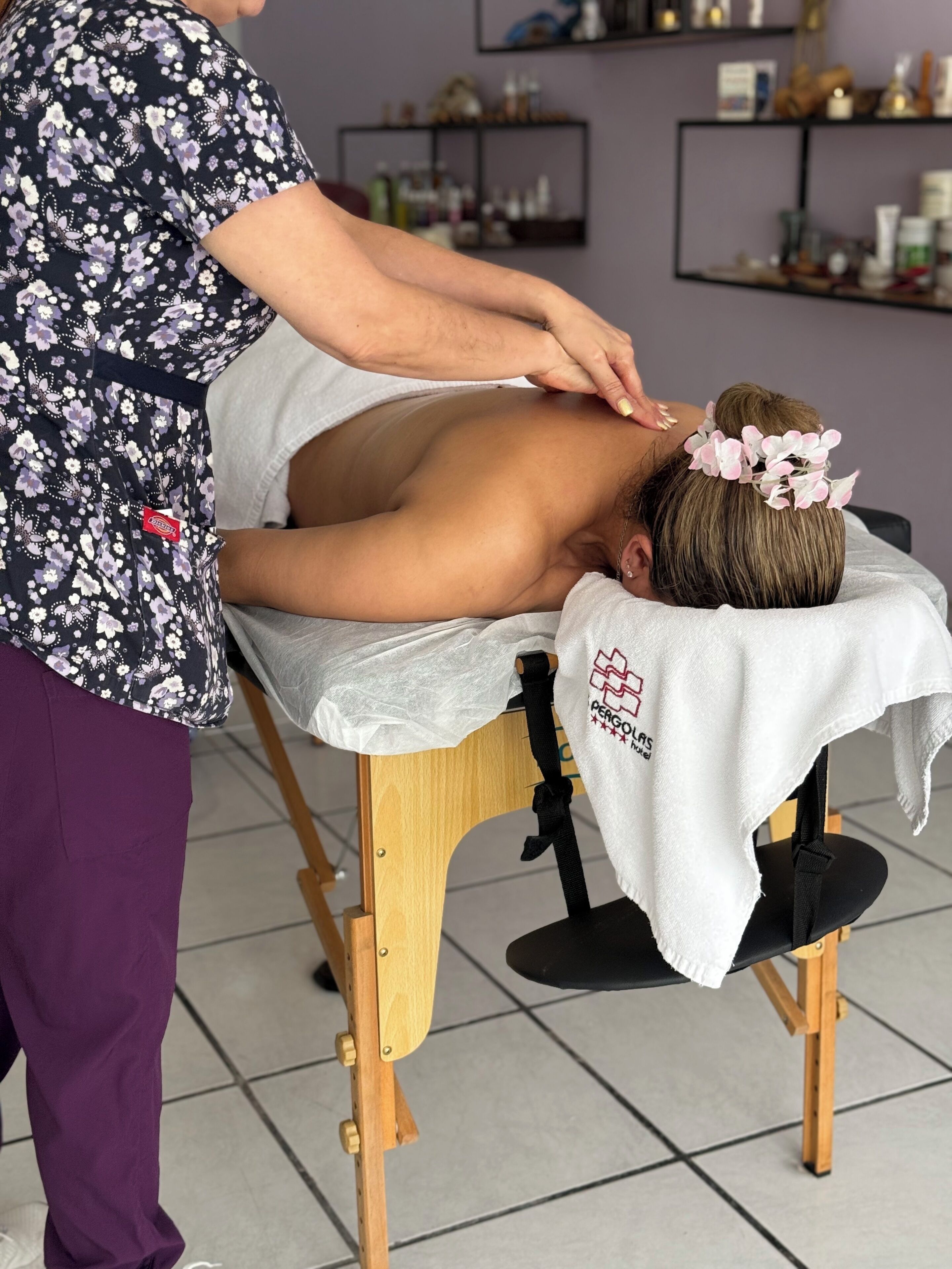 Aromaterapia, massagens de pedras quentes, massagens suecas 