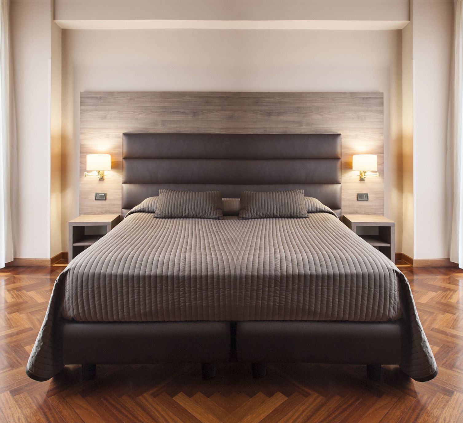 Cofre no quarto, secretária, Wi-fi grátis, roupa de cama fornecida 