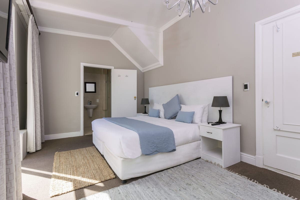 Quarto de Luxo (First Floor) | Minibar, cofre no quarto, secretária, ferro/tábua de engomar
