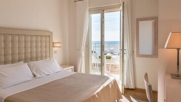 Frigobar, cofres nos quartos, escrivaninha, Wi-Fi de cortesia