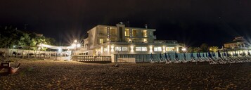 Café da manhã, almoço e jantar; frutos do mar, vistas para a praia 