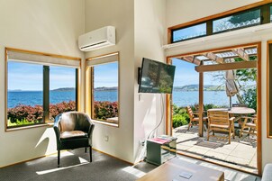 Quarto (Lakefront Unit 6 People) | Sala de estar | Televisor LCD de 32 polegadas com canais digitais, televisor 