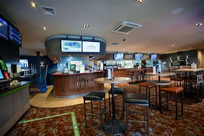 2 bares/lounges 