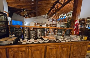 Serviço de jantar, vistas para o jardim 