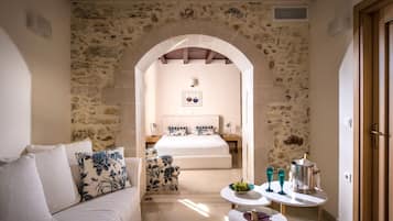 Suíte luxo, 1 quarto | Roupas de cama premium, edredons de pluma, camas Select Comfort
